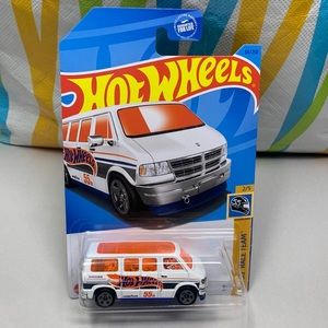 Mattel | Toys | Hot Wheels 66 Hw 55th Race Team 25 Dodge Van White ...